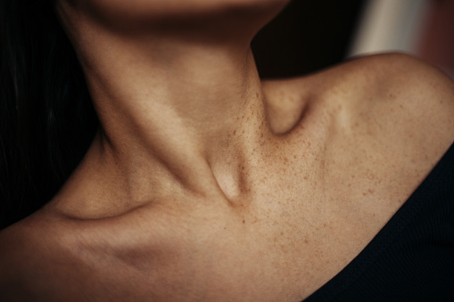 Clavicle (collarbone) pain: Causes, home remedies, and prevention tips