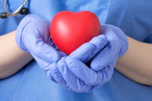 Enlarged heart (cardiomegaly): Causes, symptoms, diagnosis and treatment