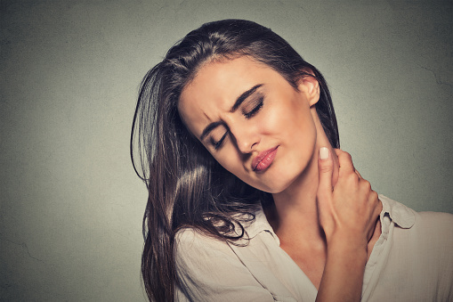 Cervicalgia (pain in the neck): Causes, symptoms, treatment, and ...
